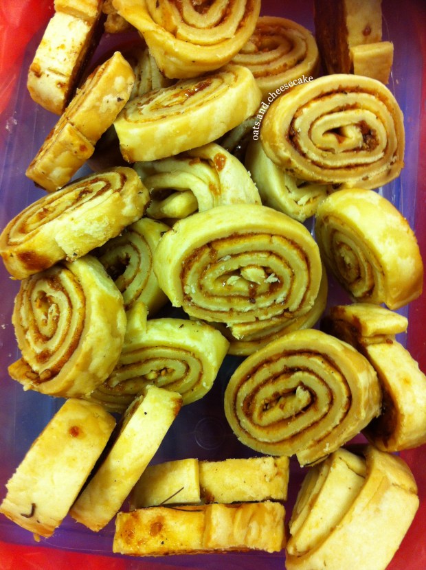 Pistachio Cardamom Scrolls – Oats and Cheesecake